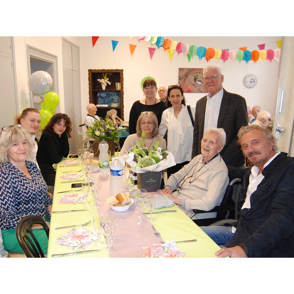 L'EHPAD La Vacquinière fête les 100 ans de Mme Mutelet - iUNGO